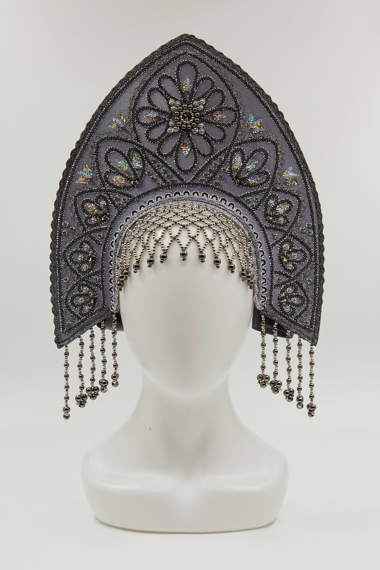 Кокошник Забава Углич "Ярославна" КЯк-04/2, жемчужный темный, чернёное серебро