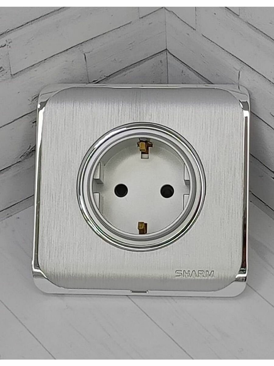 Розетка встраиваемая серебро 336