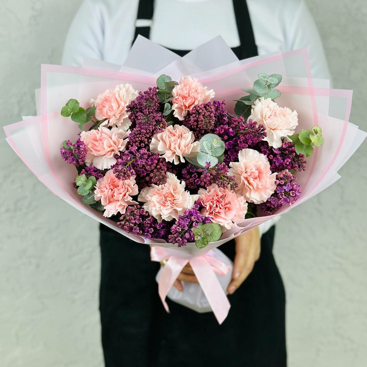 Букет Rybe Flowers "Ароматная Сирень", сирень, диантус, зелень, 15 цветов, высота 40 см