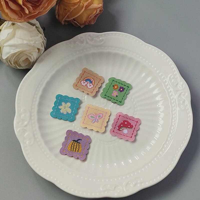 Квадратные этикетки с вышивкой 20 шт Random Mixed