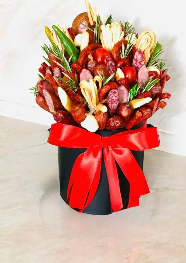 Букет колбасный (мужской букет салями охотничьи колбасы Чечил)