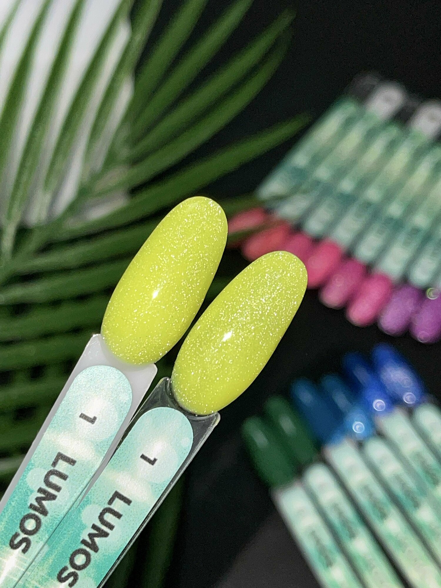 Lumos Maxima. Цветной гель-лак для ногтей, маникюра. Оттенок 1