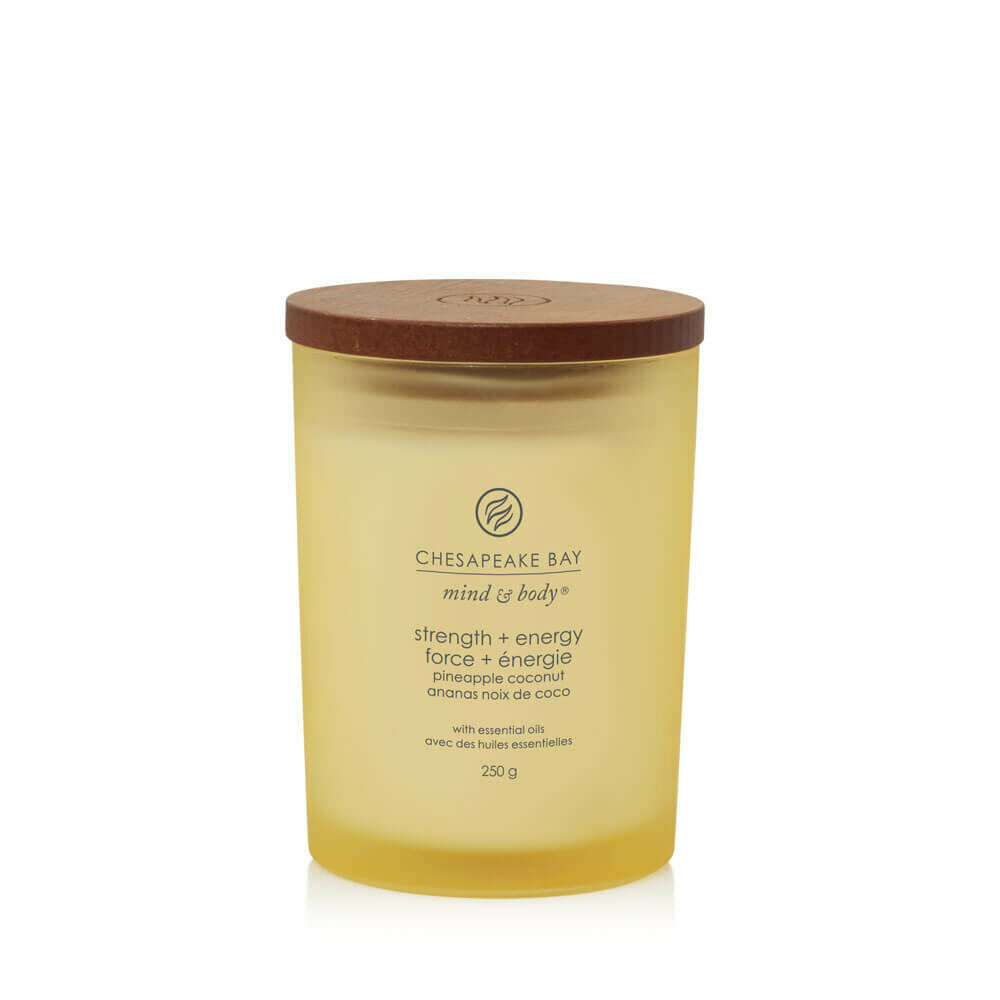 Chesapeake Bay Candle / Свеча средняя Сила и энергия (ананас и кокос) 250 гр.