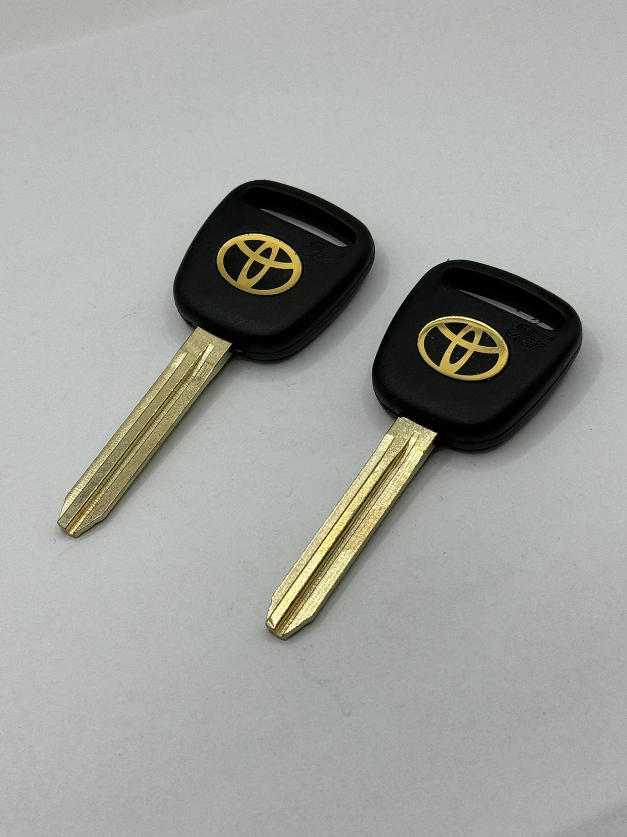 Заготовка ключа Тойота TOYO15P_TY37RP79_TOY43P_TY51P Toyota лого золото/C-070 10 шт.