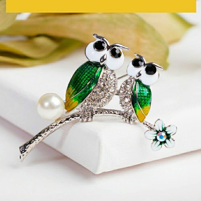 Брошь, стразы, эмаль