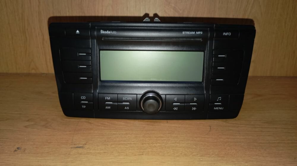 Магнитола штатная Skoda Octavia A5 1Z0035161C 1Z0035161C