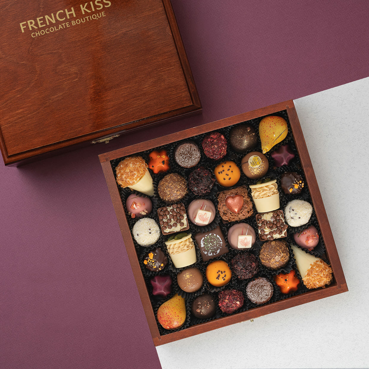 Подарочный шоколадный набор конфет Frenchkiss, Шик в деревянной шкатулке
