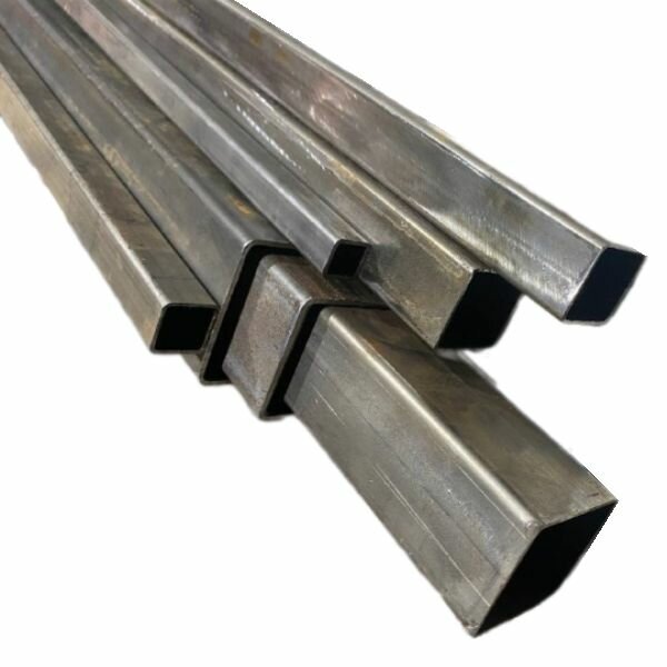 Труба стальная квадратная 30х30 мм. 1 метр