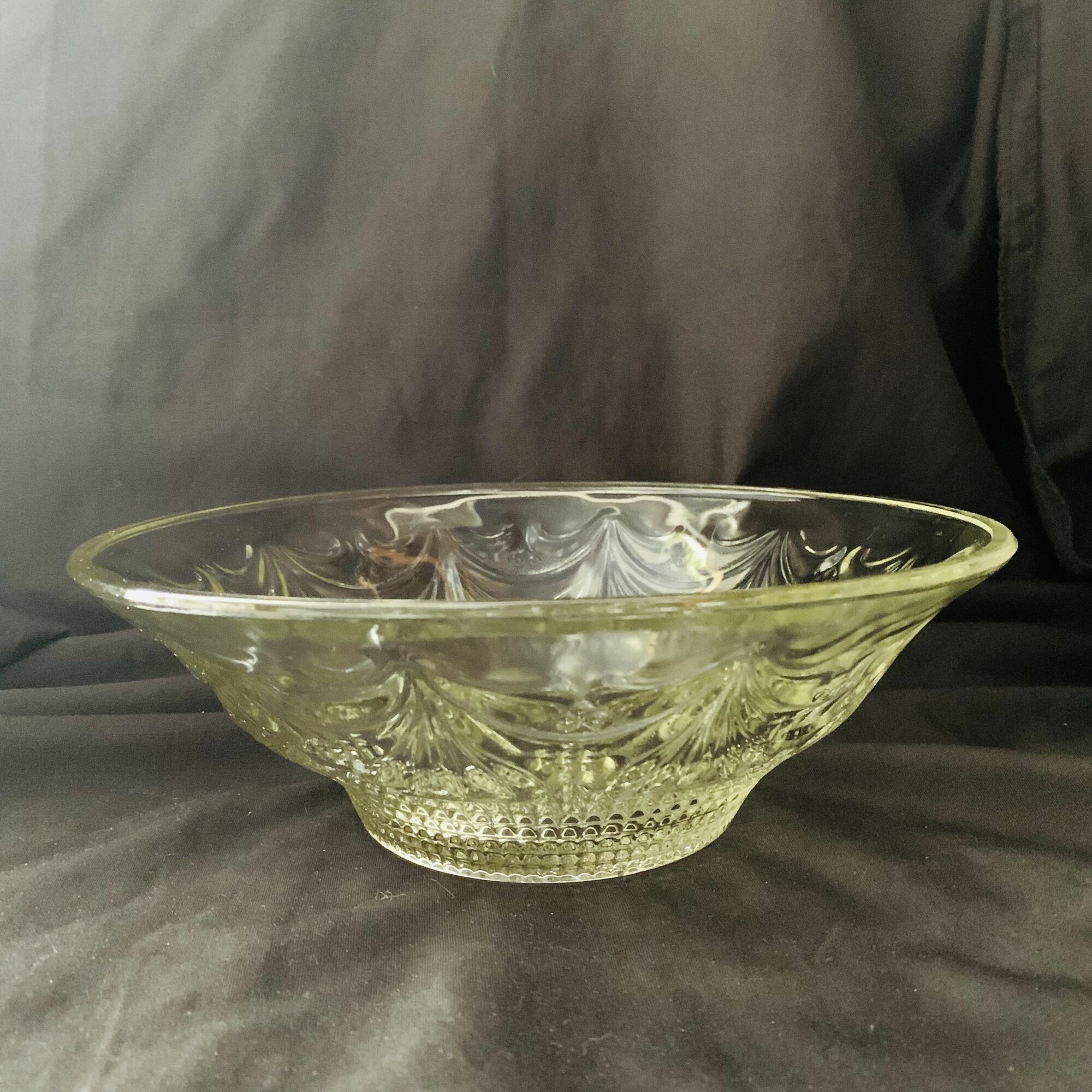 Стеклянная фруктовница