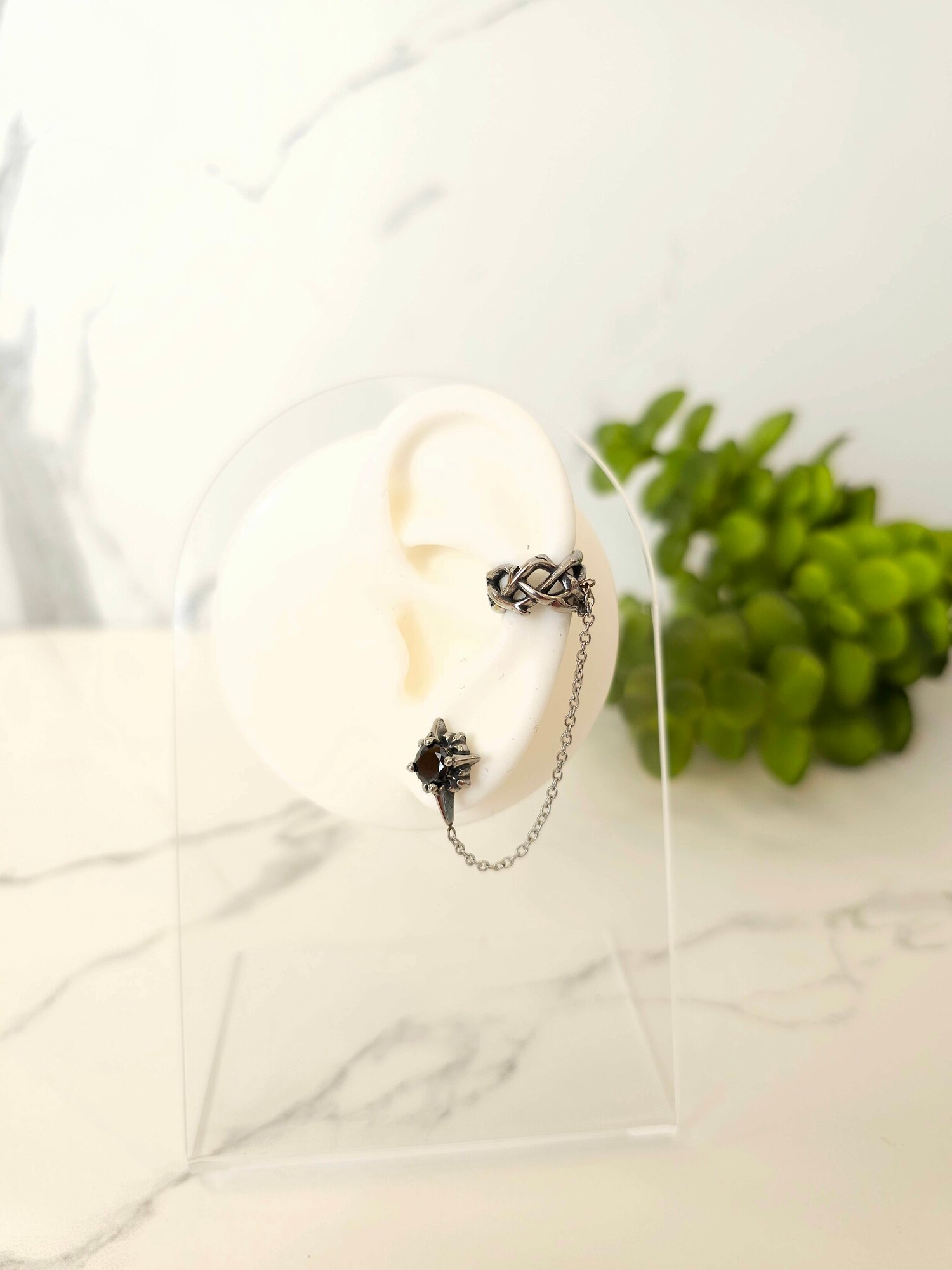 Моносерьга, славянский оберег, металл, циркон, фианит