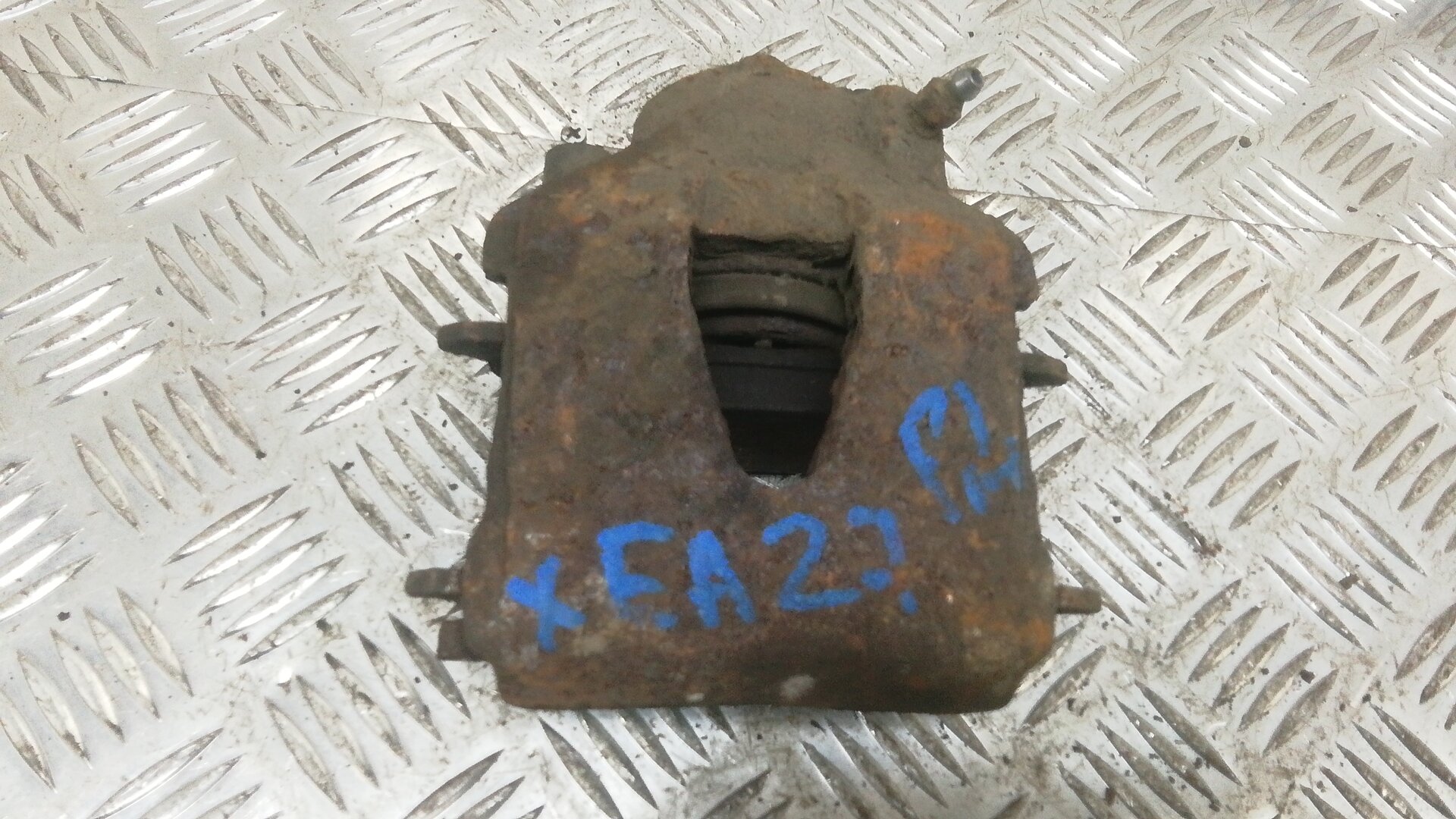 Суппорт тормозной передний левый SKODA FABIA 2