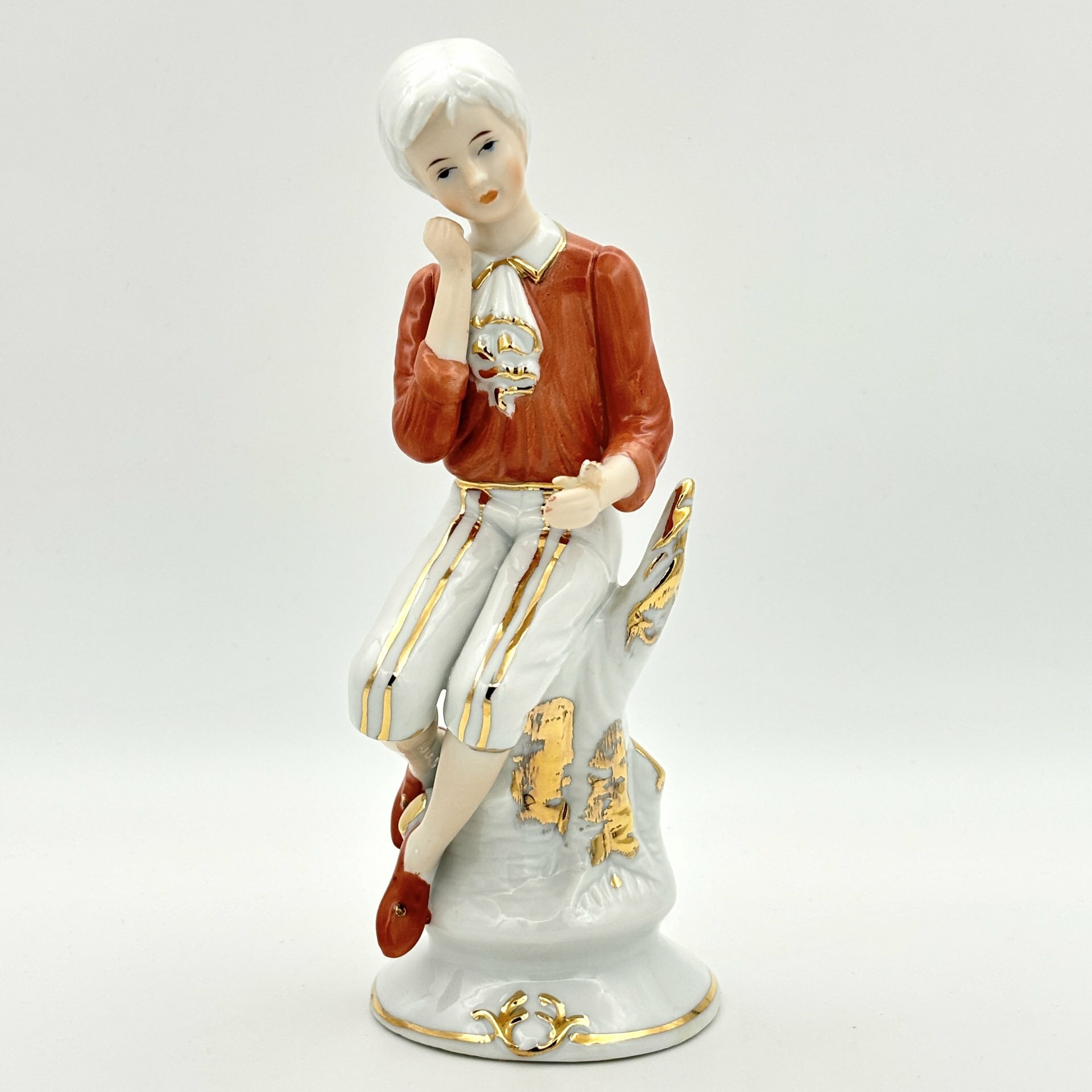 Статуэтка "Кавалер", фарфор, роспись, золочение, Азия, 1980-2000 гг.