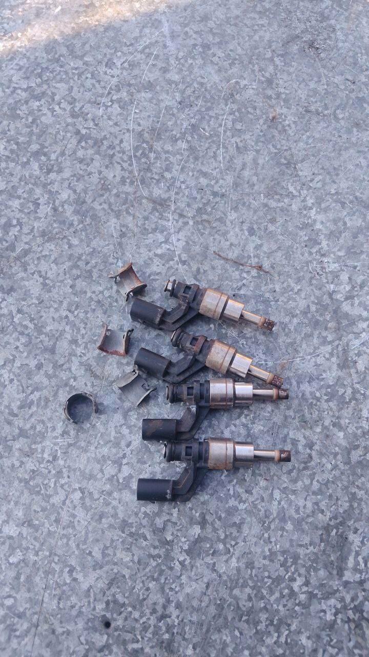 Форсунка топливная Volkswagen Golf Plus (2005 - 2009) 03C906036A