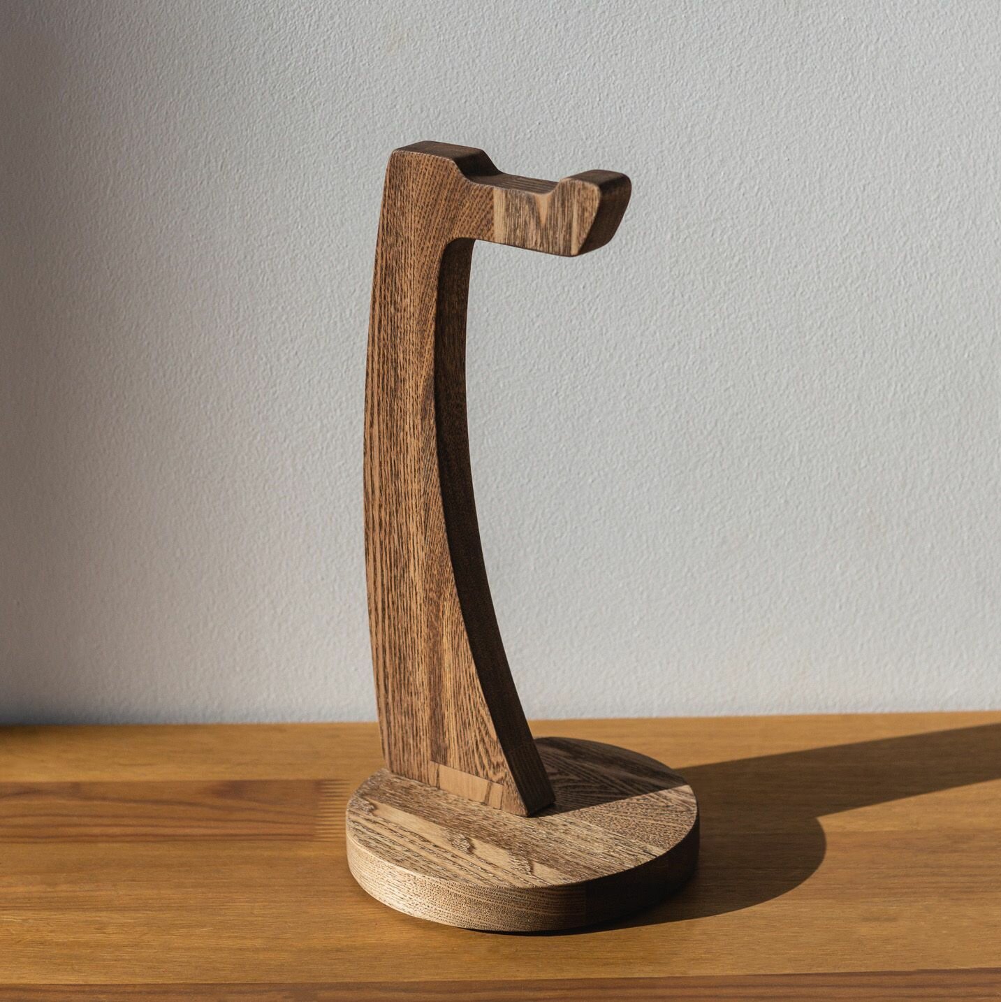 Подставка для наушников из дерева Коричневая