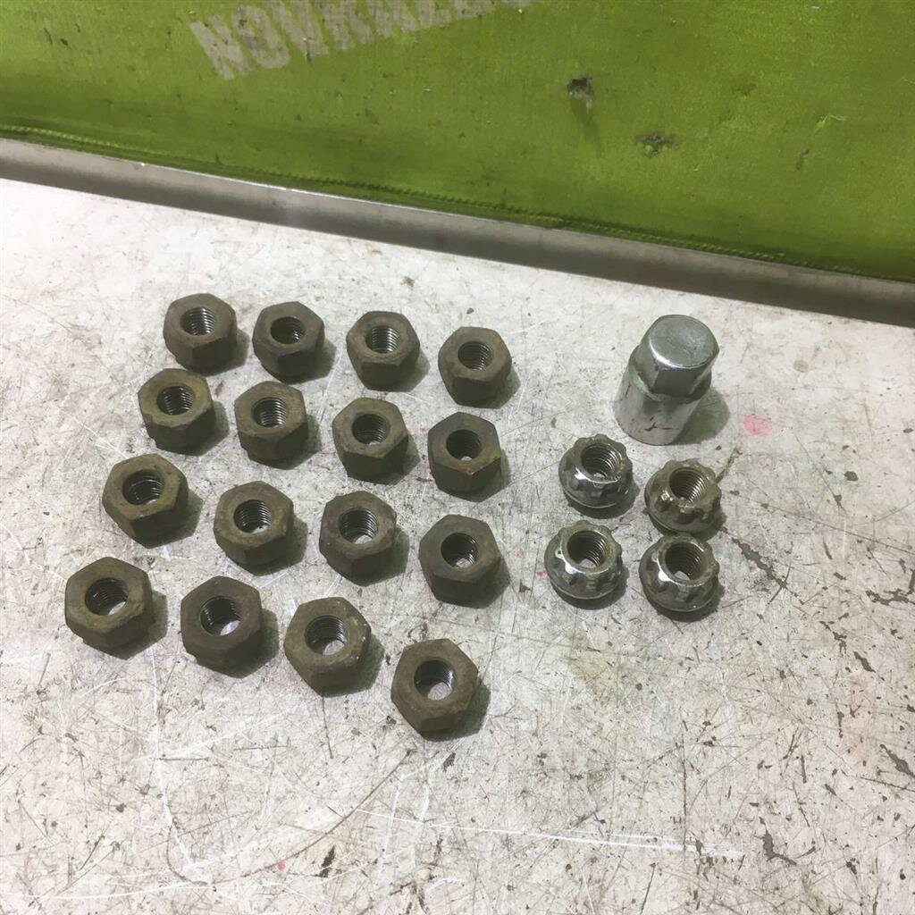 Гайка колеса Mazda Mazda 3 BK 02-09