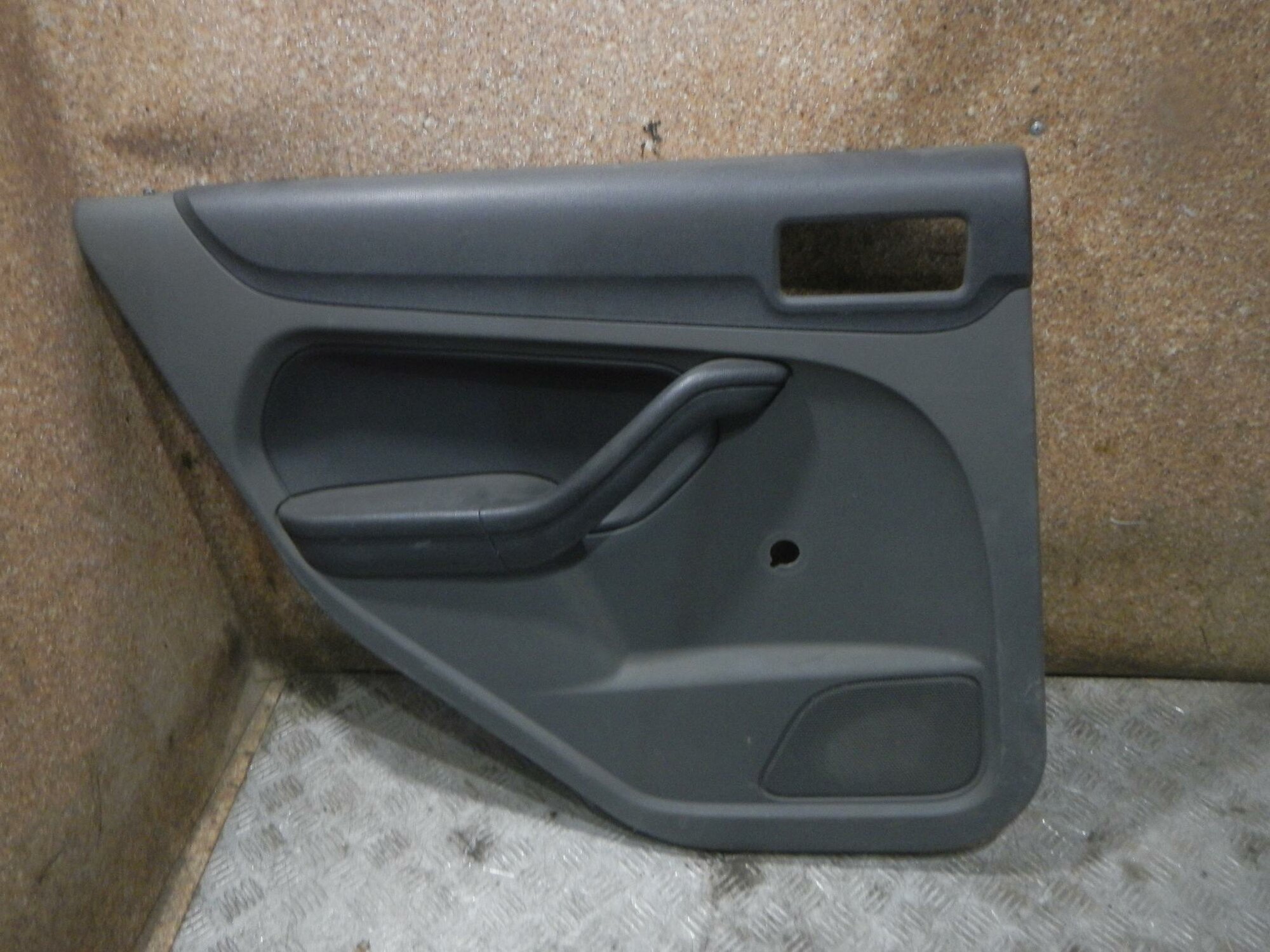 Б/У Обшивка двери задней левой, Ford (Форд)-FOCUS 2 (05-08) FORD FOCUS 2 (05-08) Седан,хетчбэк,маханич. с/п. Царапины. 49...