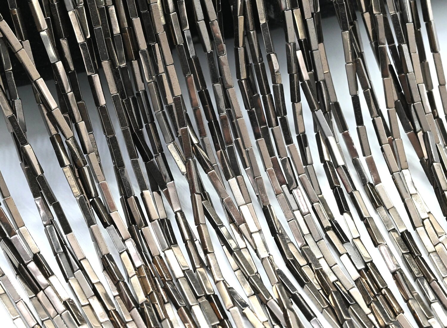 Бусины из гематита брусок 1*6мм цв. шоколадный, 40см, 60 бусин .