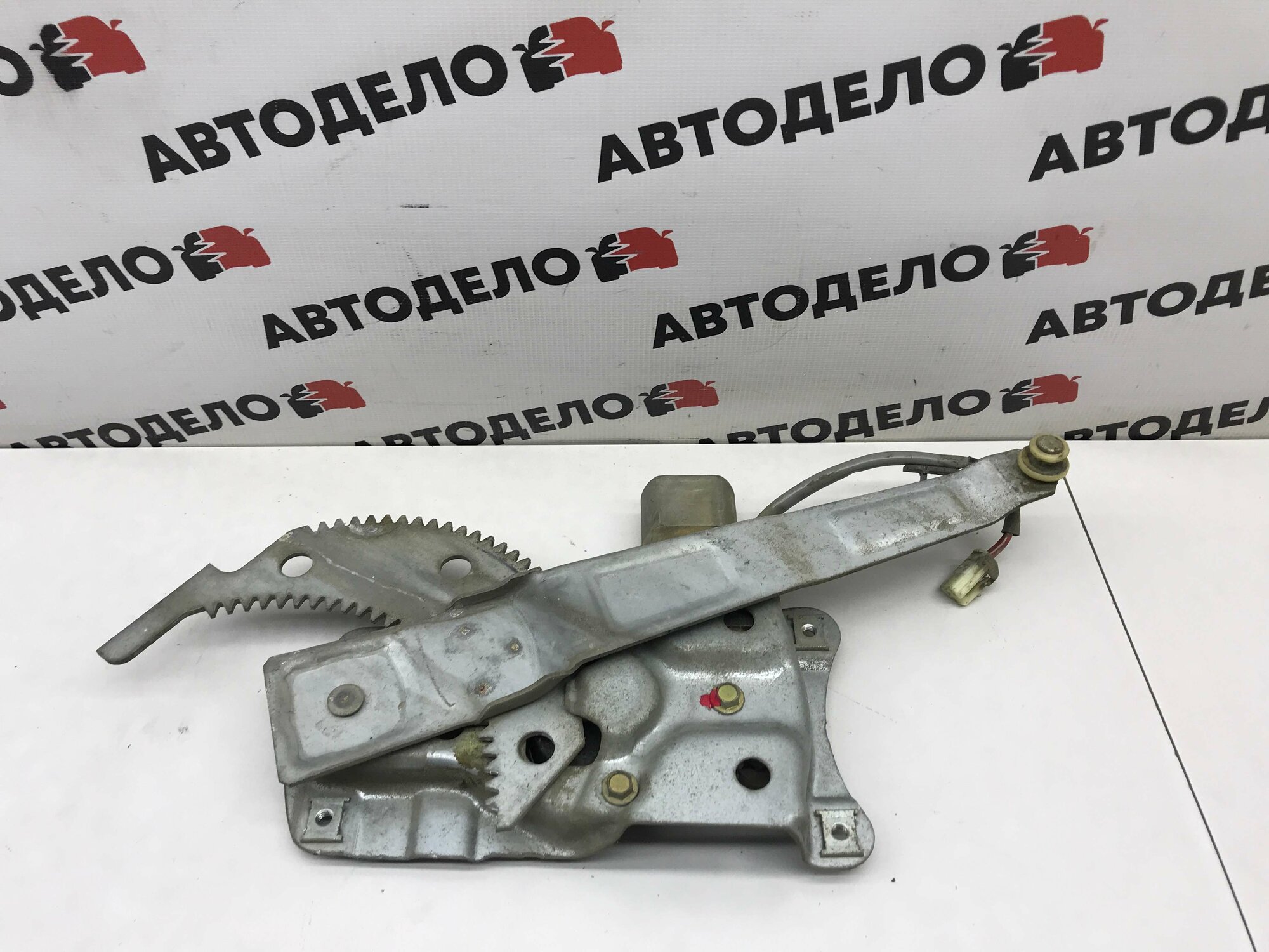 Стеклоподъемник з/п Mazda Familia GF-BJ5W 1998 г.в