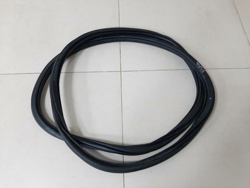 Уплотнитель проема двери задней левой Skoda Octavia A7 2013 кат.номер: 5E5867367B 5E5867367C