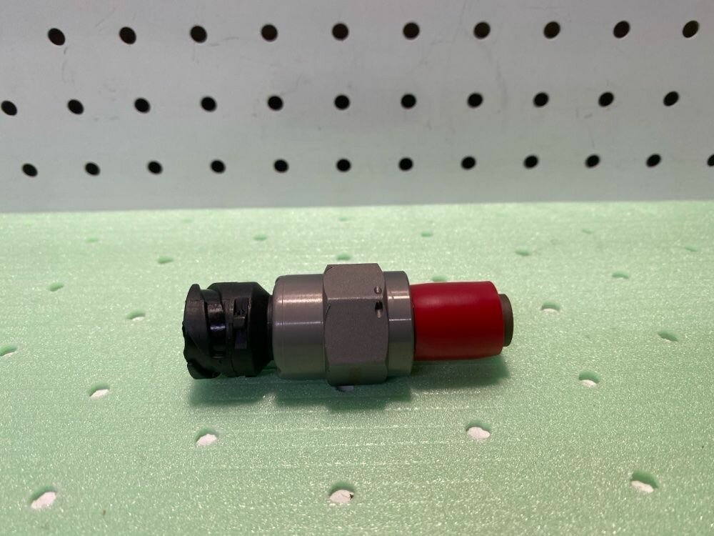 Датчик скорости вращения вала КПП (датчик тахографа) MERCEDES ACTROS AXOR ATEGO (мерседес)