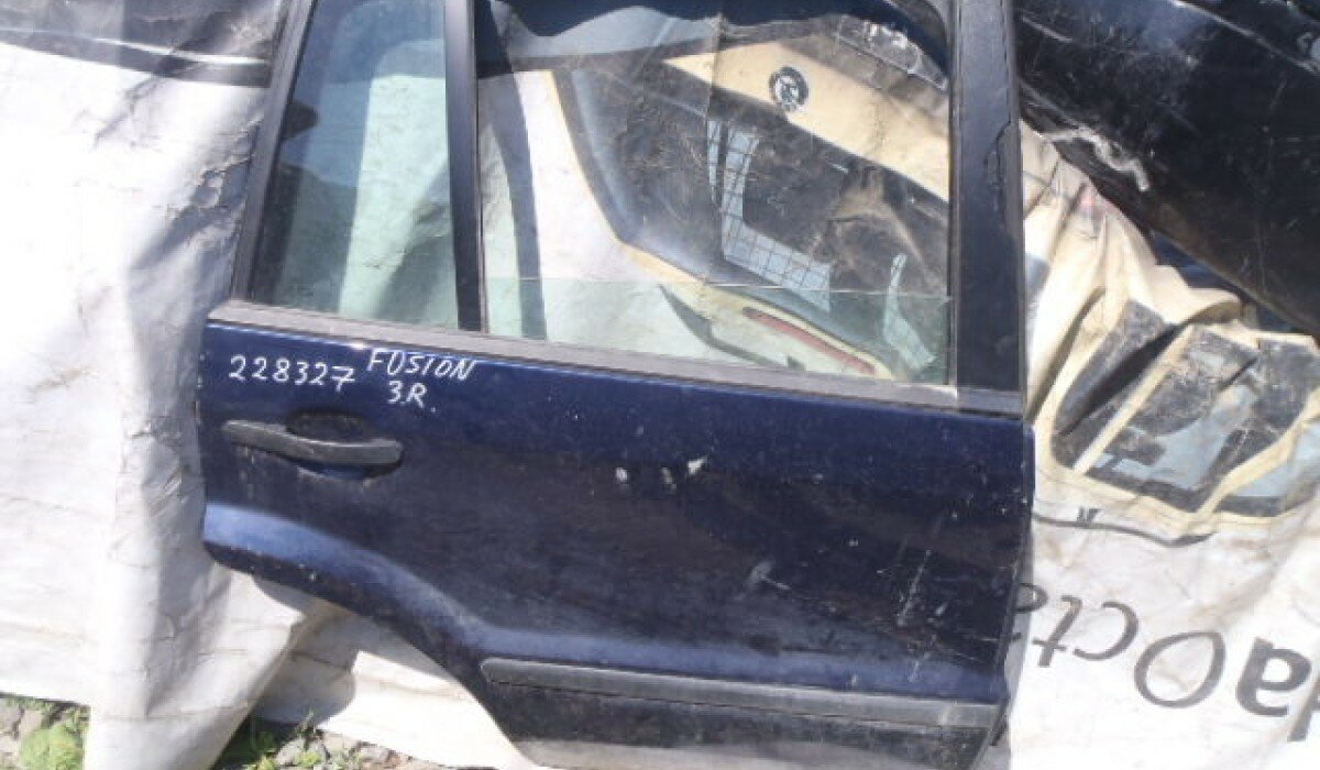 Накладка стекла заднего правого (бархотка) Fusion Ford