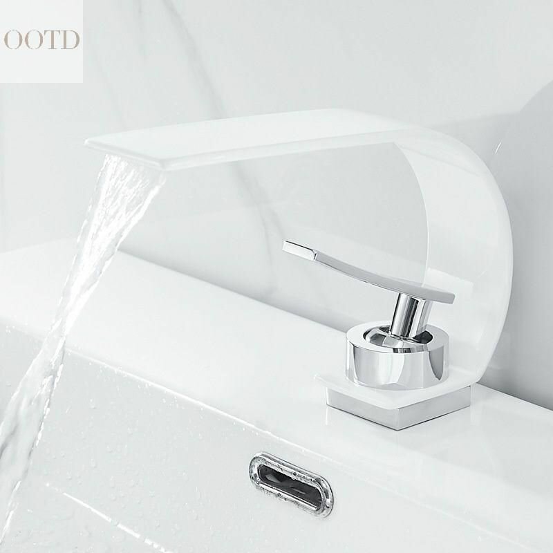 Смеситель для умывальника. Кран для раковины чаши в ванной. Кран для умывальника.