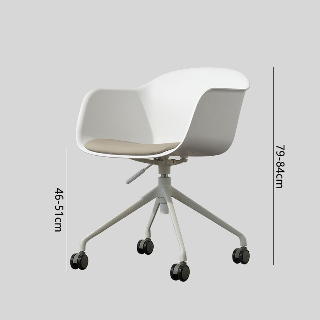 Минималистичное кресло на колесиках Kreis Janemore (бежевое сиденье, белые ножки)