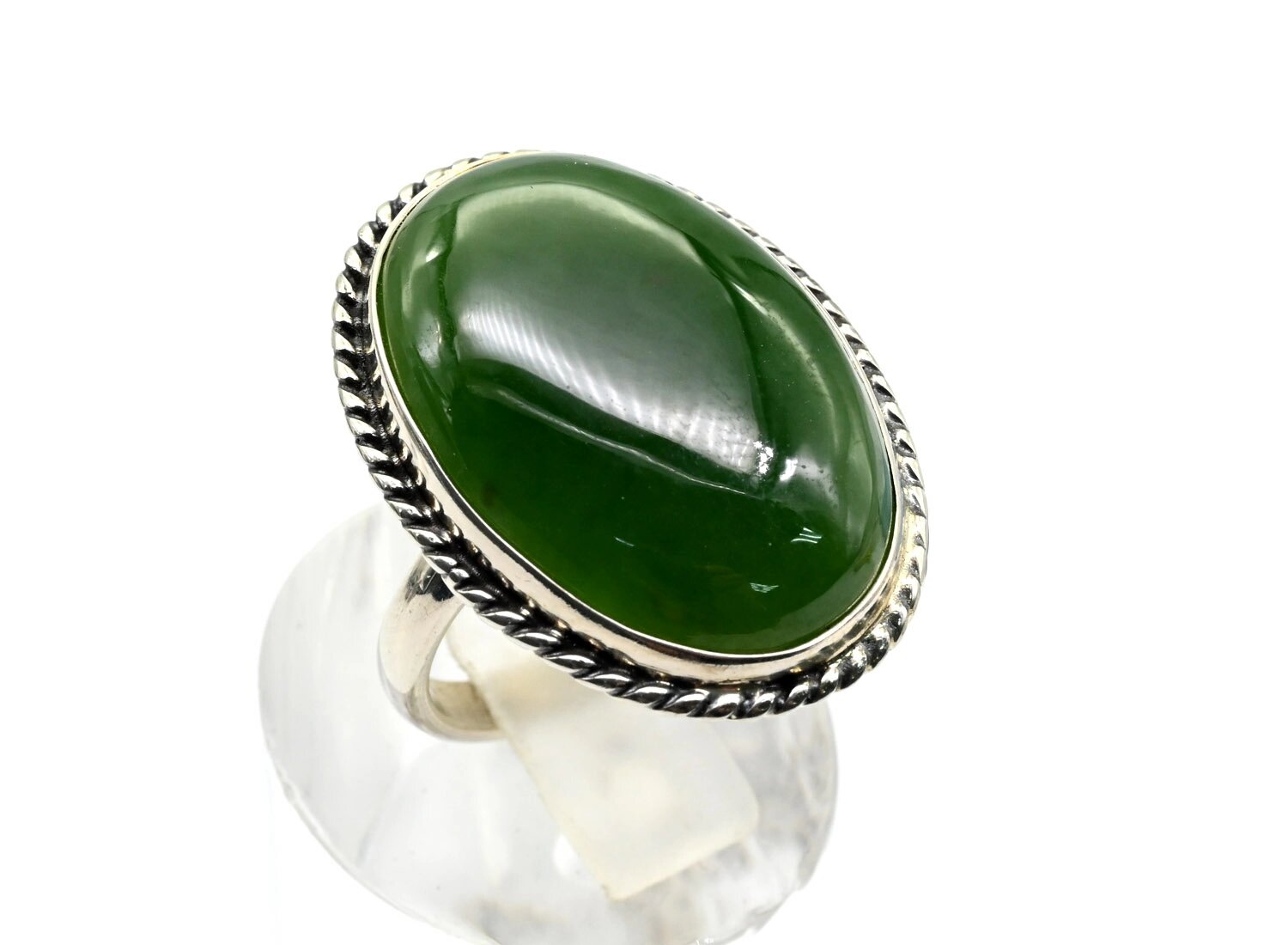 Кольцо, нефрит