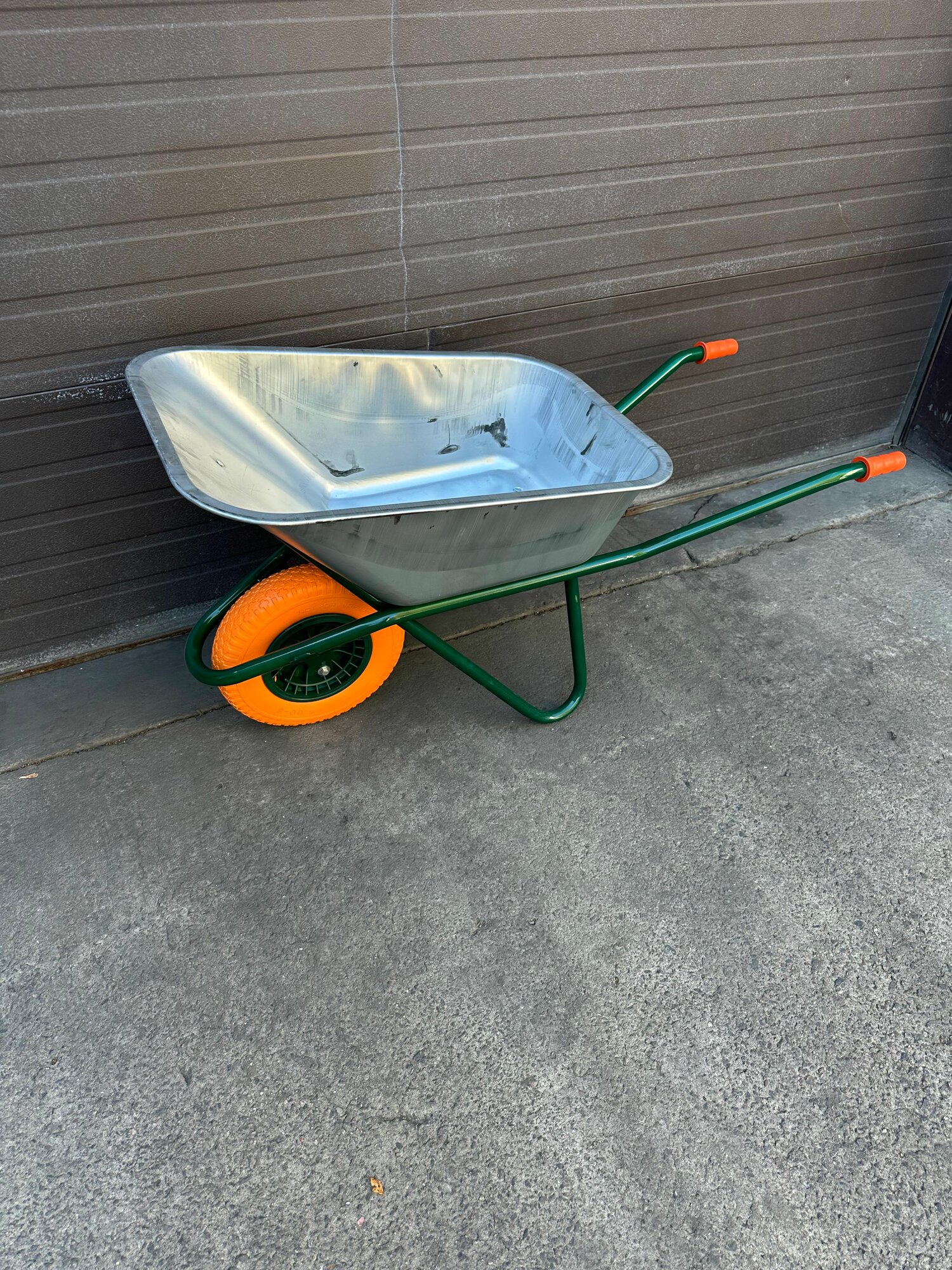 Тачка строительная одноколесная NORD Roller PU (110л/250кг) с роликовым подшипником, литое колесо