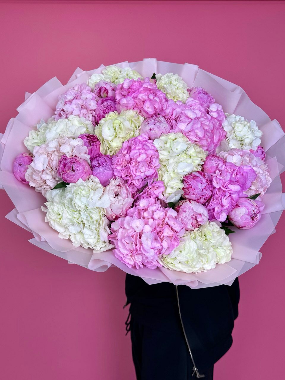 Сборный букет цветов с доставкой гортензии и пионы "Розовое облачко"