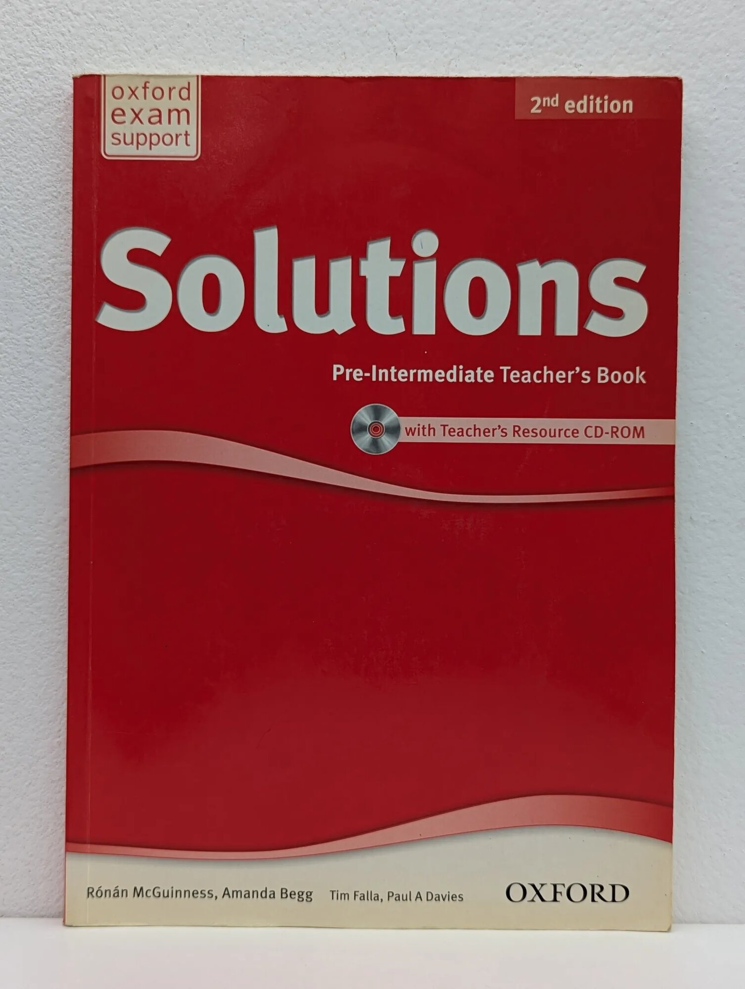 Solutions: Pre-Intermediate Teacher's Book McGuinness Rónán, Begg Amanda, Falla Tim 2012