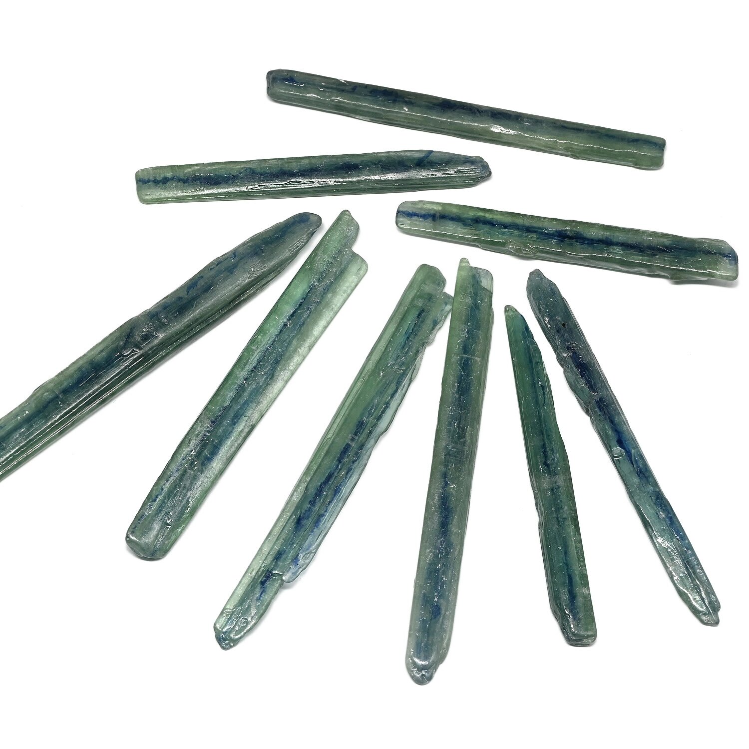 Кианит зеленый палочка 95*12*5мм .