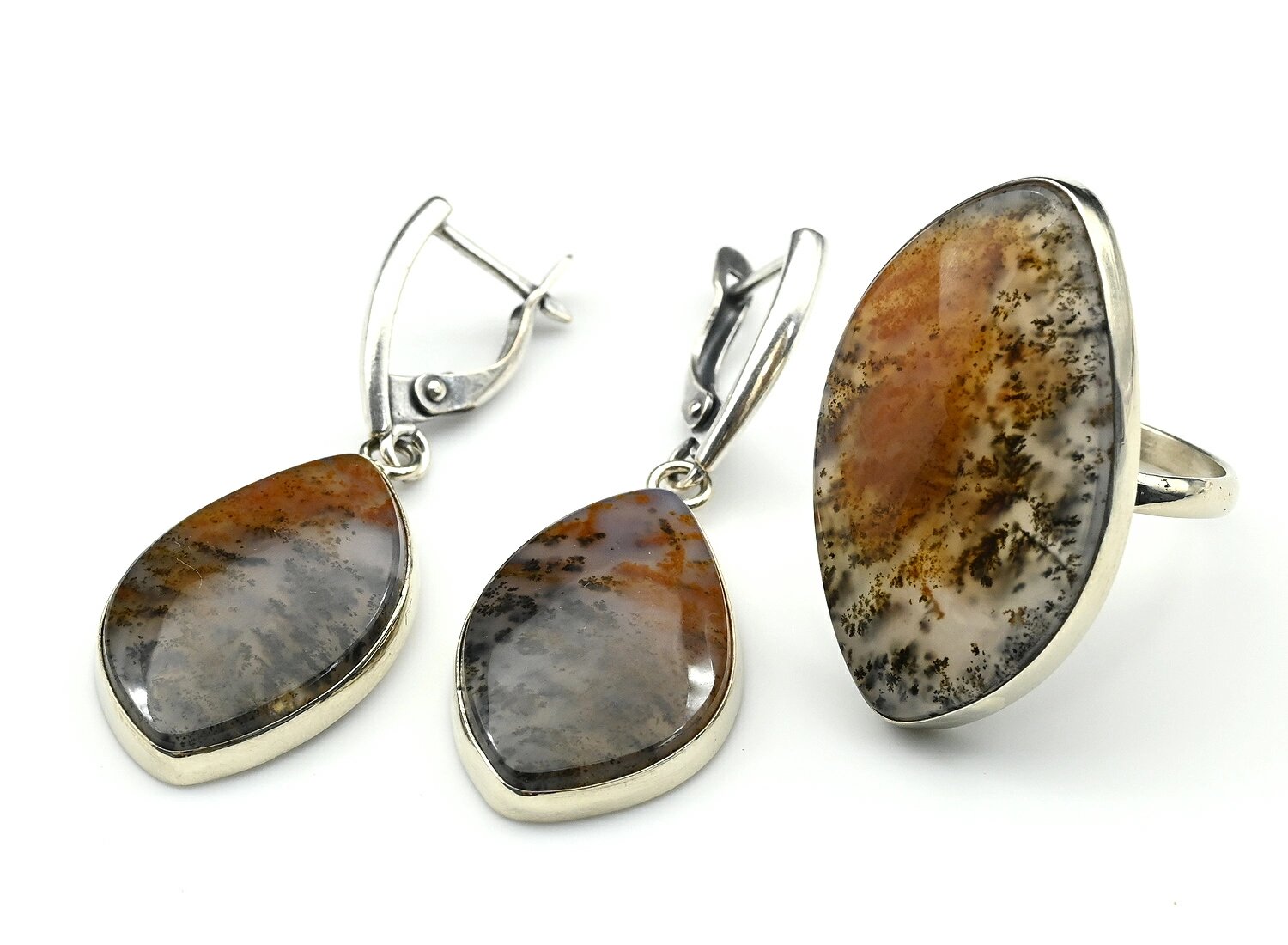 Комплект бижутерии: серьги, кольцо, агат