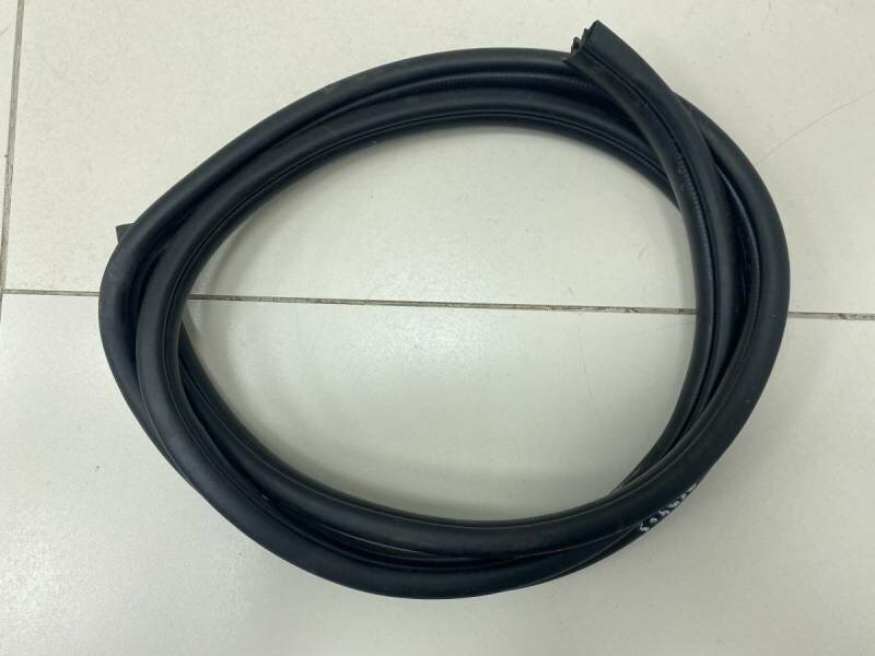 Уплотнитель проема двери передней левой Hyundai Solaris 2010-2017 кат.номер: 821104L000