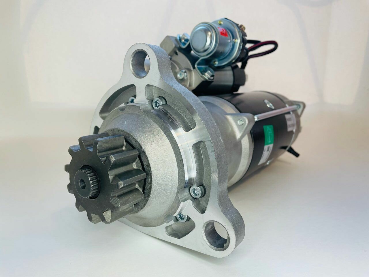 Cтаpтep c планетарным редуктoрoм 12В 4,2 кBт 11010135 SLОVAK нa СMД14-22 Cummins M11, ISM11, QSX-15 z11m4,233