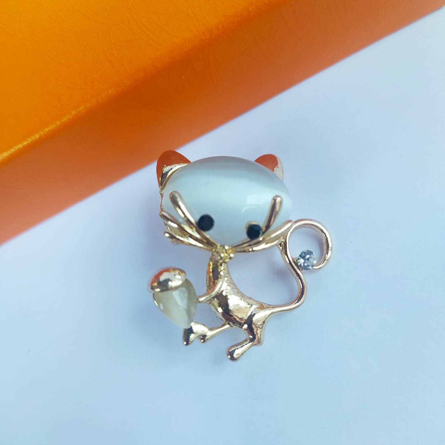 Брошь, искусственный камень