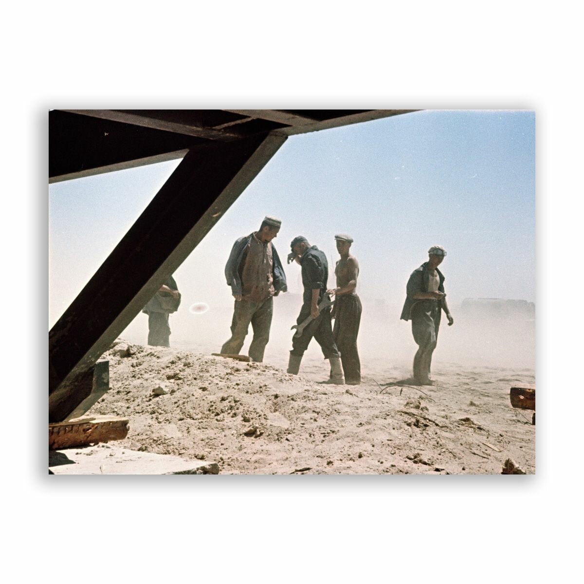 Советский постер, плакат на бумаге / Советские рабочие / Размер 40 x 53 см