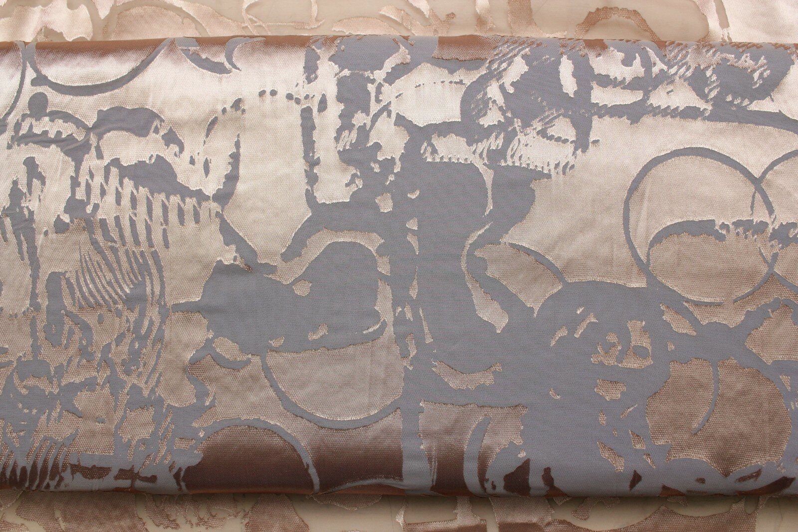 Ткань Атлас-деворе приглушённый бежево-розовый с абстрактным силуэтным узором с кольцами, ш136см, 0,5 м