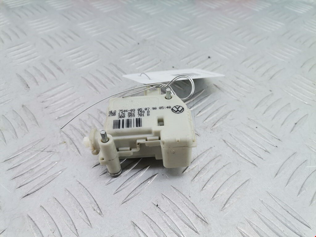 Сервопривод (электропривод моторчик привода) замка крышки багажника Volkswagen Golf 4 1J6862159A арт. 1960140