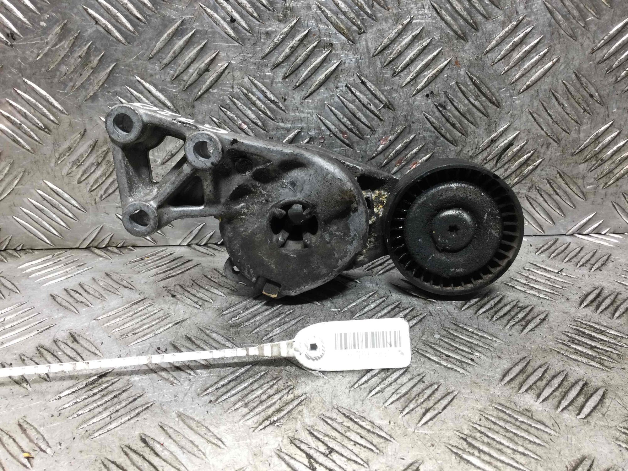 Б/У Натяжитель ремня генератора Volkswagen Golf 4 поколение (1997-2004) 2000 г.