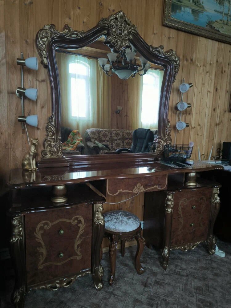 Туалетный стол Джоконда с зеркалом, цвет орех глянец, фабрики Диа Мебель, Россия.