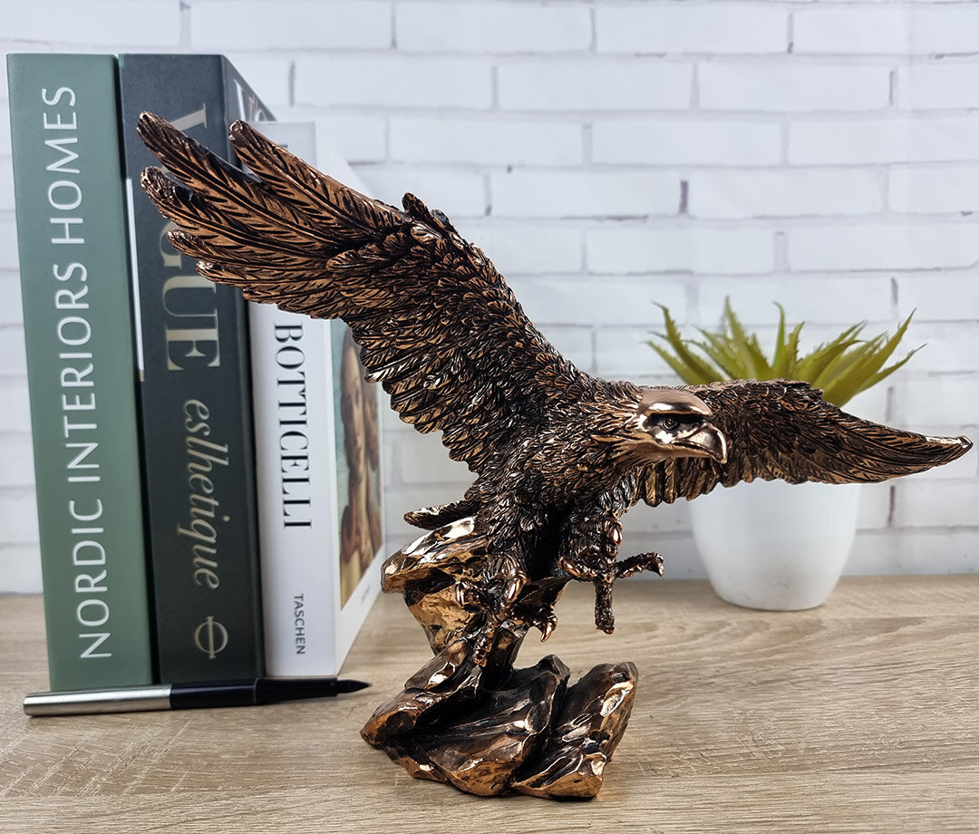 Статуэтка Атакующий Орёл, 30х20х14 см, иск. камень, бронзовое покрытие.