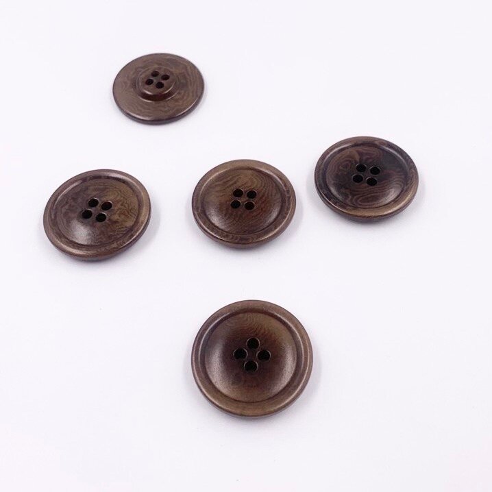 Пуговицы из ореха корозо коричневые 3 см 2 шт