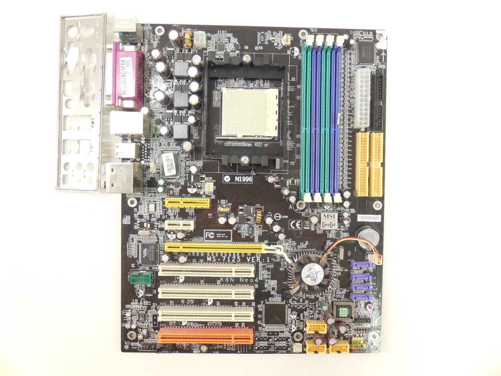 Материнская плата Socket 939 MSI K8N Neo4-FI (MS-7125) NVIDIA nForce4 Ultra, Socket 939, 4xDDR, PCI-E x16, 4xSATA RAID, 2xIDE, COM, LPT, 1394, 4xUSB, LAN, 24+4pin, ATX + Рамка