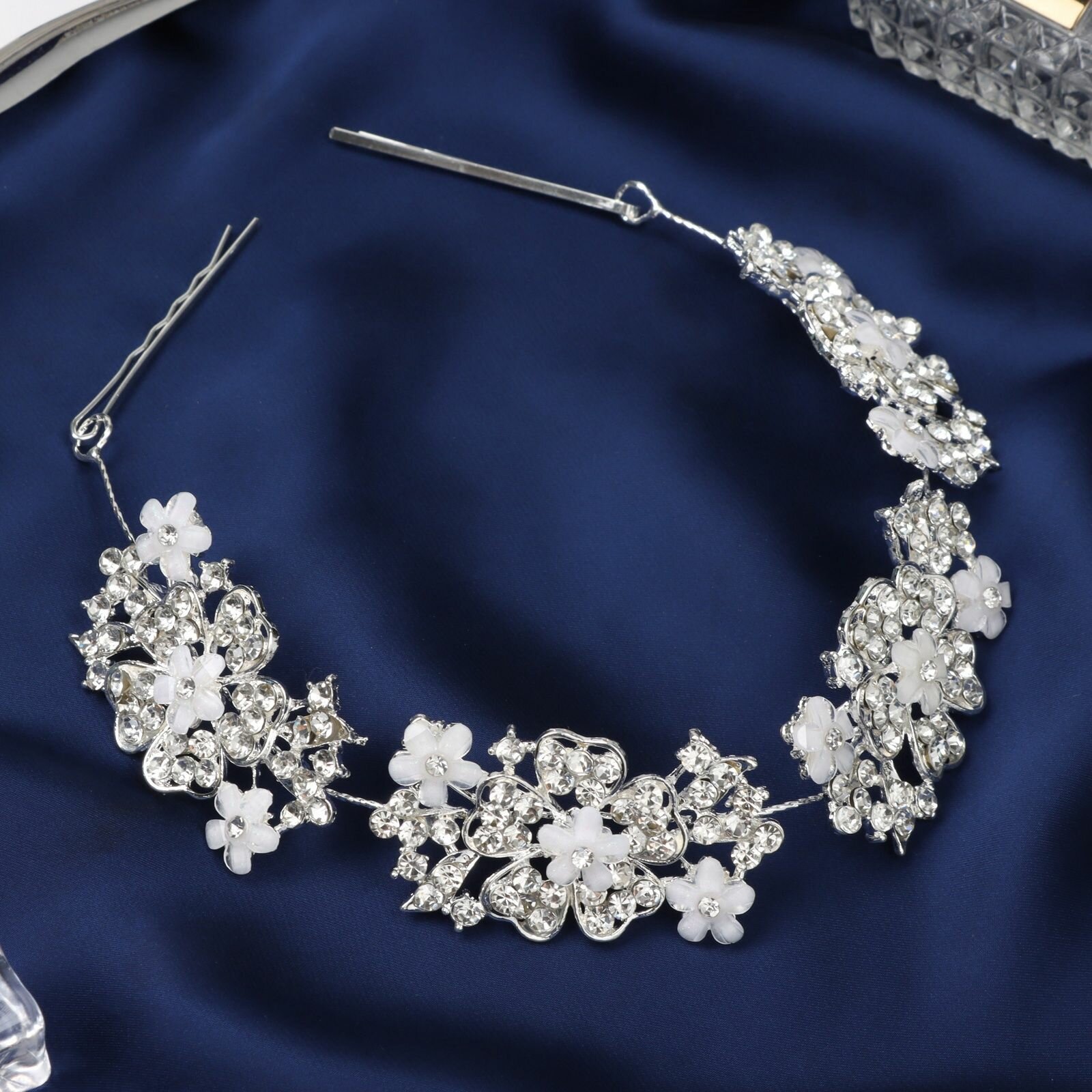 Диадема на невидимках "Леона" цветочный, 26 см, серебро