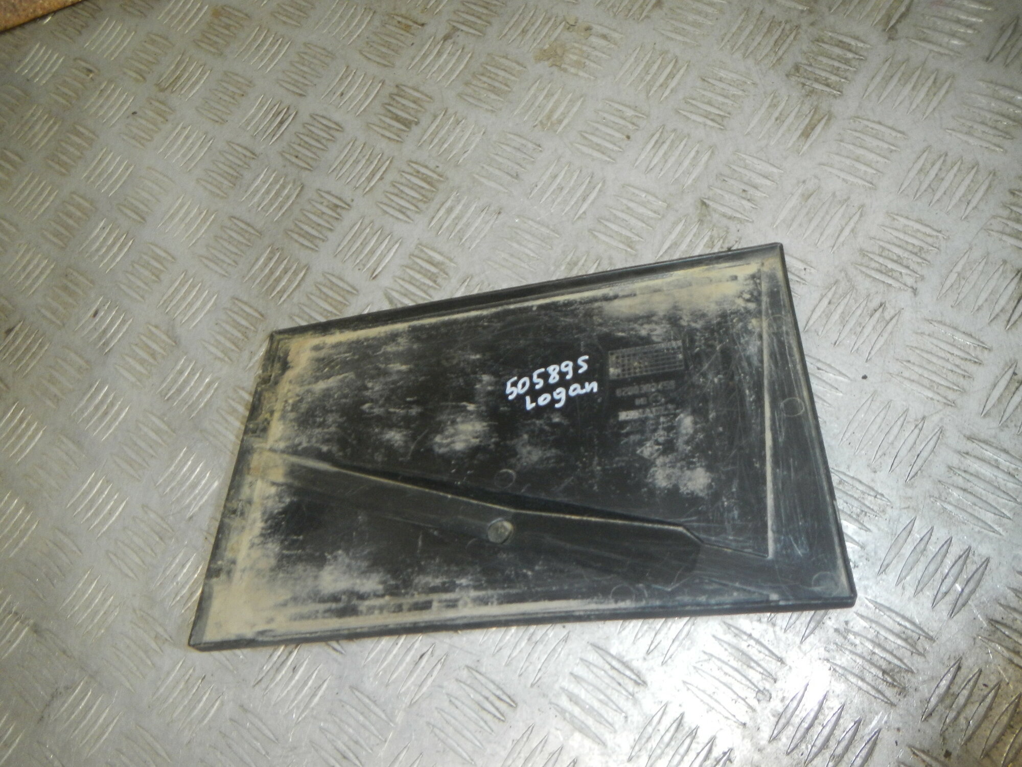 Б/У Крепление АКБ (корпус/подставка), Renault (Рено)-LOGAN (05-) RENAULT LOGAN (05-) Без видимых повреждений. 505895 REN...