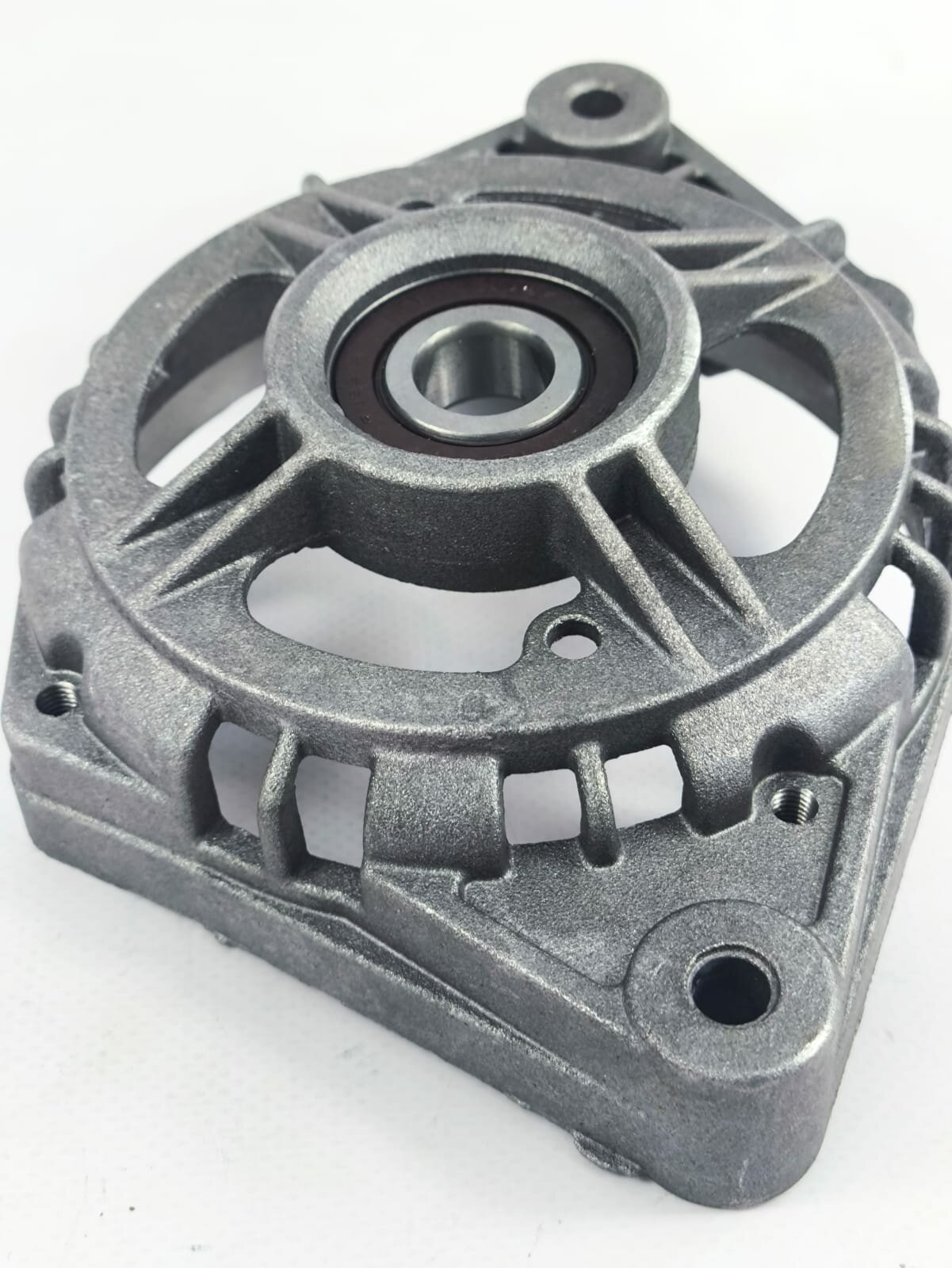 Крышка генератора передняя ВАЗ-2110 нов. обр. 17мм (с подшипником) тип КЗАТЭ