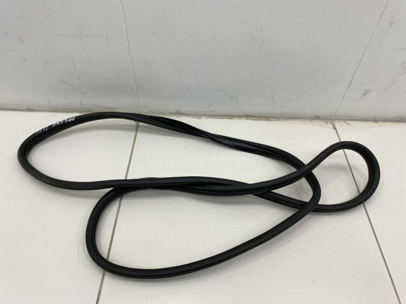 Уплотнитель проема двери передней правой Kia Ceed JD 2012-2018