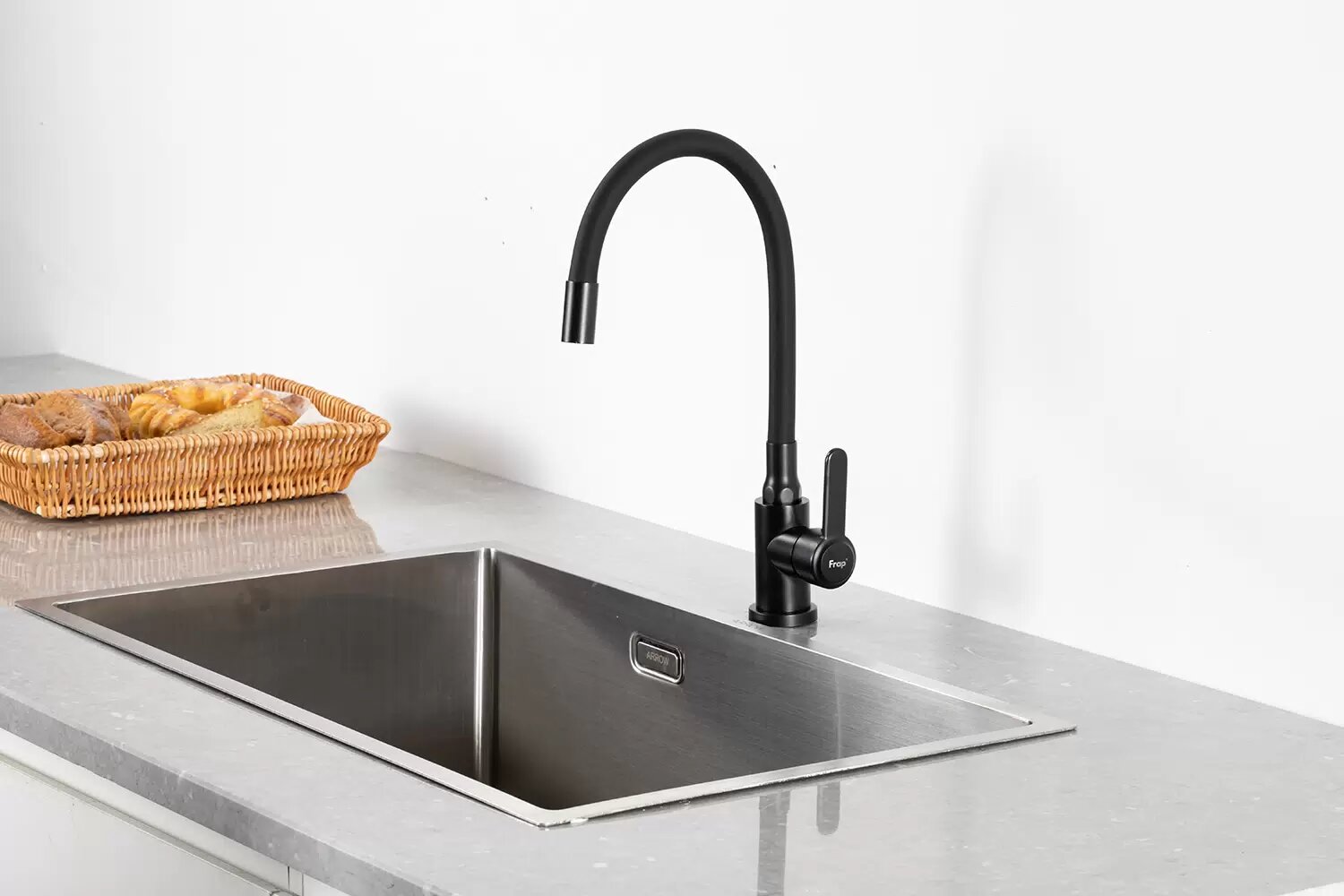 Смеситель для кухни FRAP F42553-6 черный, матовый, d35, силумин, гайка