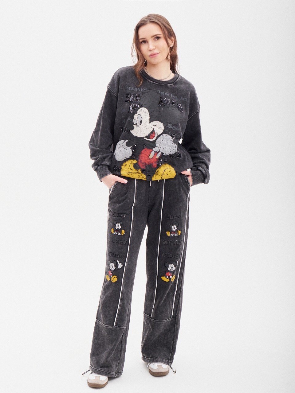 Комплект одежды Костюм с Mickey Mouse вышитый пайетками свитшот и брюки в черном цвете